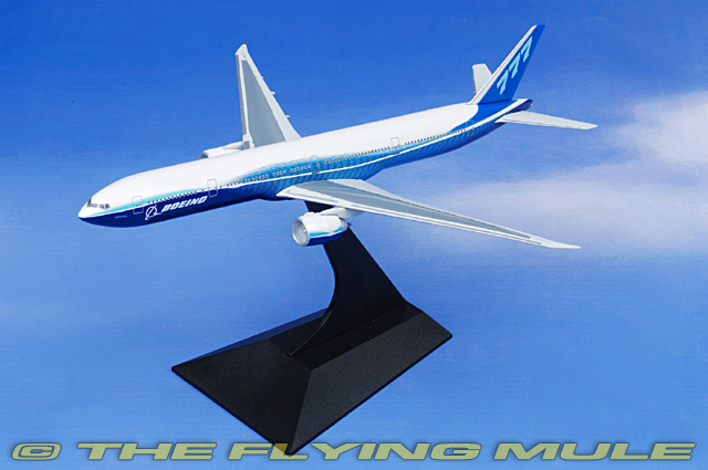 Dragon Models 55851 - 777 Diecast Model, Boeing, 2004 Livery