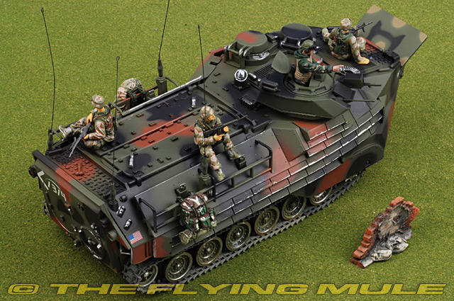 Unimax 80220 - AAV7 AmTrac Diecast Model, USMC, w/4 Figures